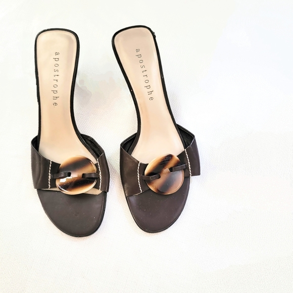 Apostrophe | Shoes | Apostrophe Brown Button Heels | Poshmark